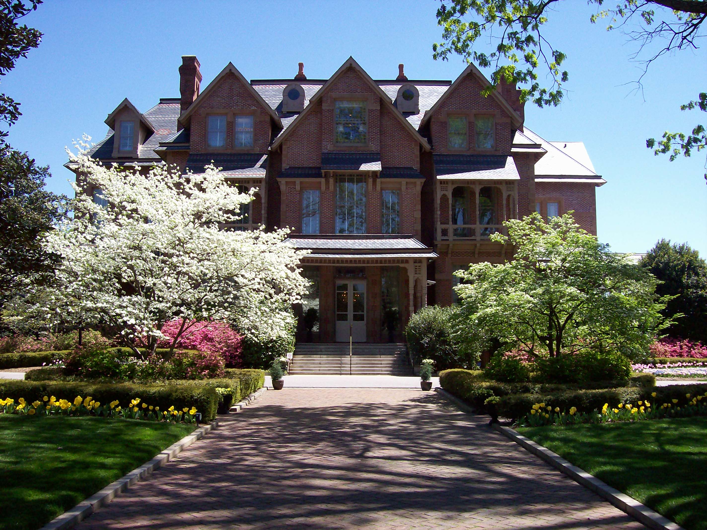 N.C. Executive Mansion Spring House and Garden Tours Announced | NC DNCR